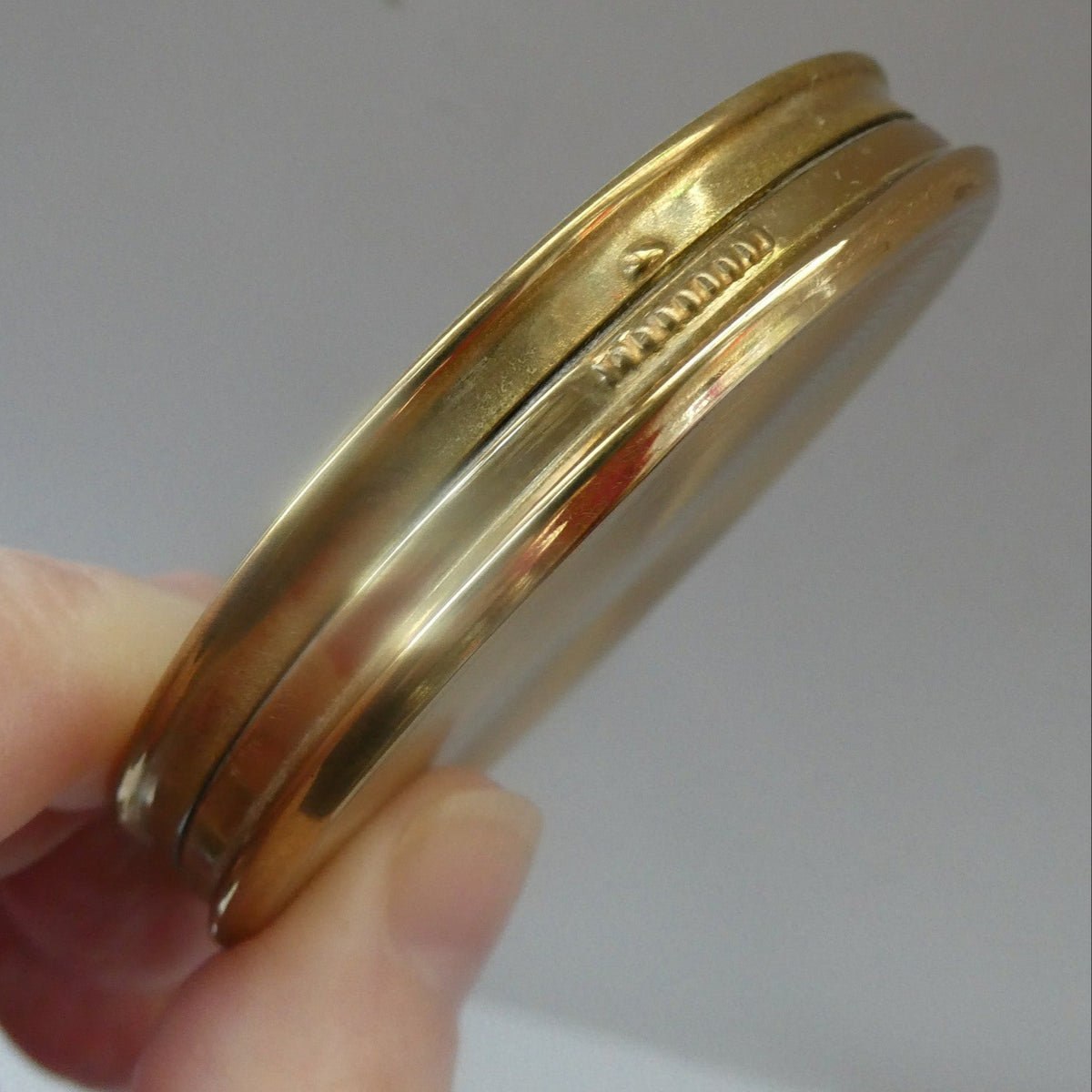 Vintage 1960s POWDER COMPACT with Cream Coloured Lid Decorated with St ...