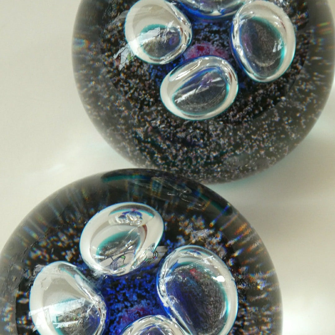 (A) SCOTTISH PAPERWEIGHT: Vintage 1990s Caithness Colin Terris Paperwe ...