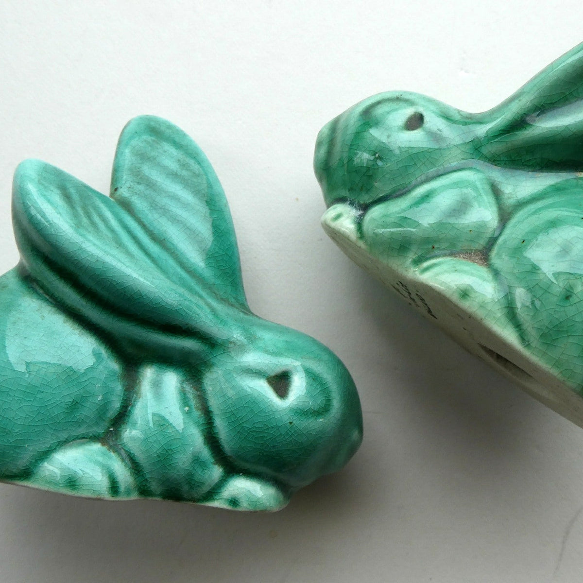 Rare PAIR of Vintage 1930s CEE DEE (Sylvac) Green Shiny Crouching Rabb ...