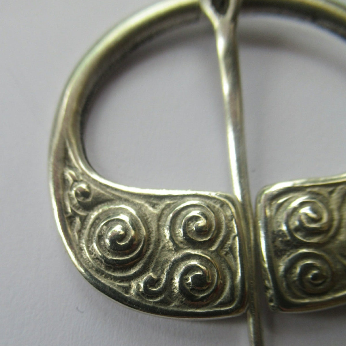 Vintage 1940s SCOTTISH SILVER Celtic Penannular Brooch. Iain MacCormic ...
