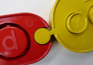 Vintage 1950s Pre-school Spelling Aid / Toy LITTLE TUG SPELLER; with O ...