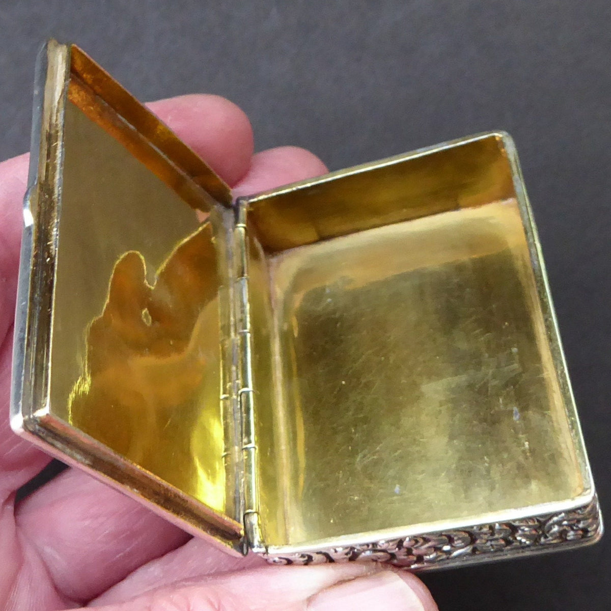 ANTIQUE 1870s Indian Chased Silver Oblong Snuff Box. TRICHINOPOLY. Hin ...