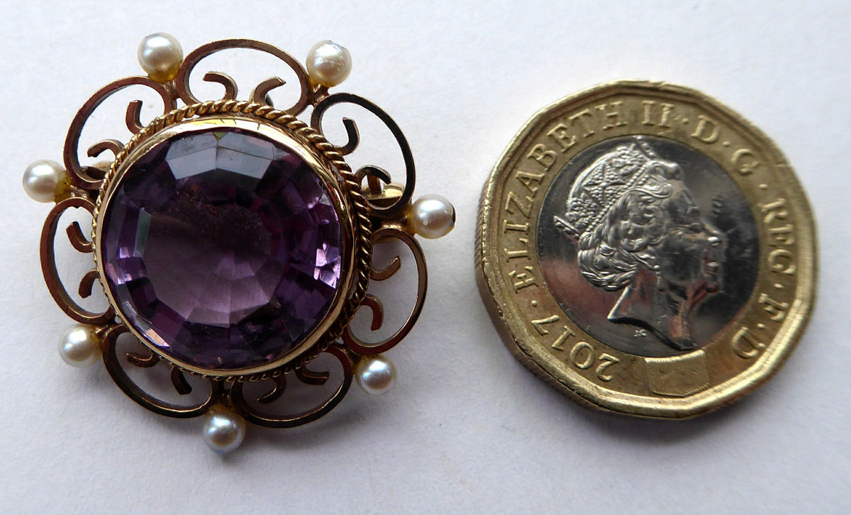 ANTIQUE 9ct Gold Brooch. Beautifully Made Little Gold Brooch Set with ...